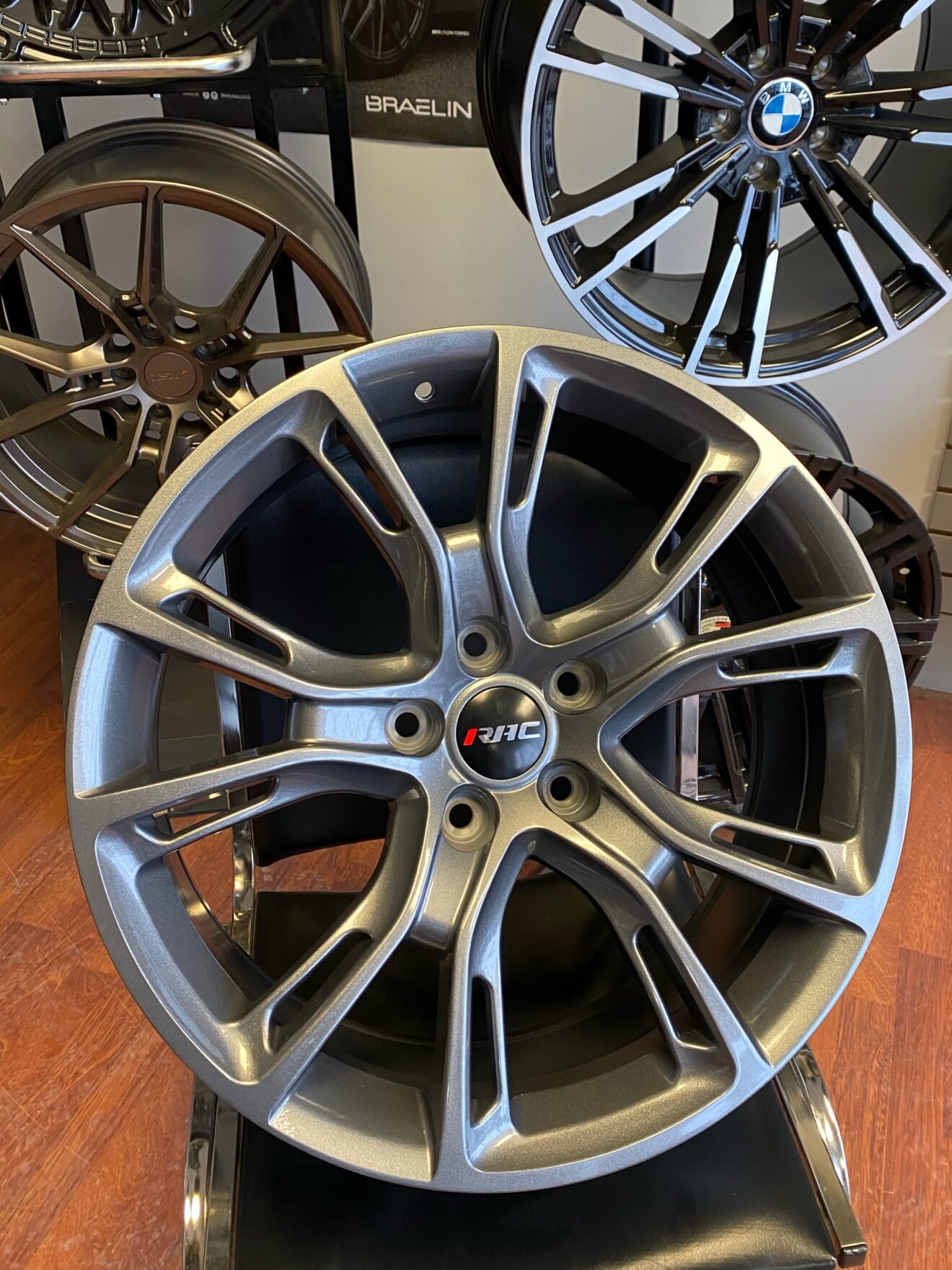 20″ SRT Style Wheels in Hyper Black (Jeep, Dodge, Chrysler) - Advance ...